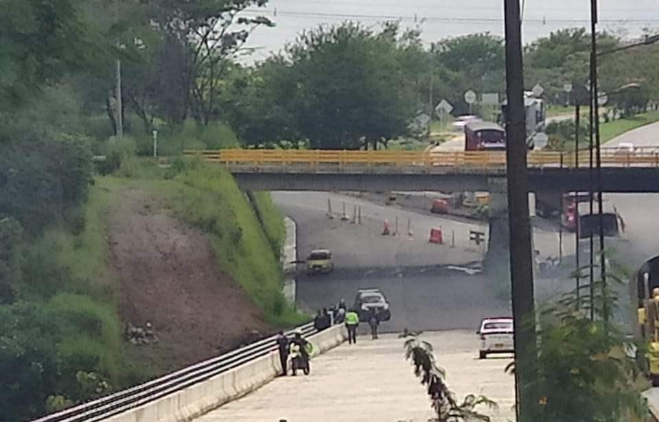 Identifican mujer que se lanzó del puente de la variante | CambioIn Identifican mujer que se lanzó del puente de la variante | CambioIn